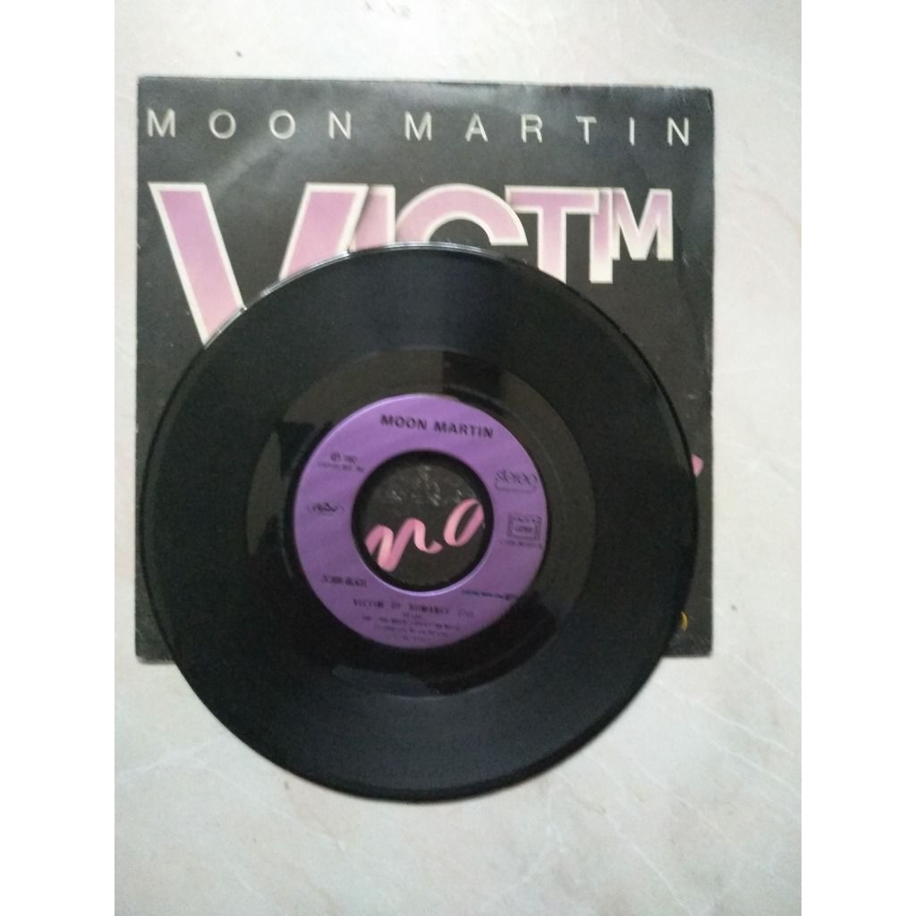 Victim of romance de Moon Martin, SP chez brando51 - Ref:119790674