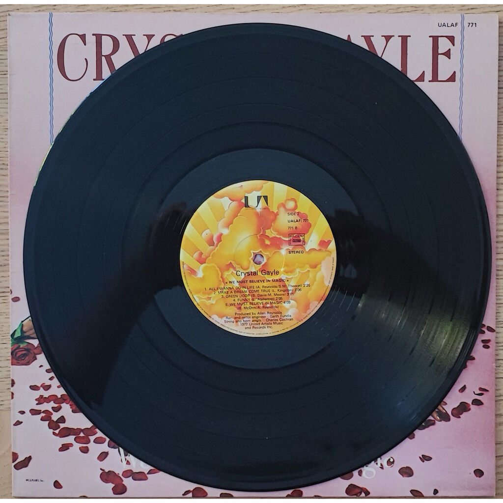 We must believe in magic de Crystal Gayle, 33T chez dumbo - Ref:128263102